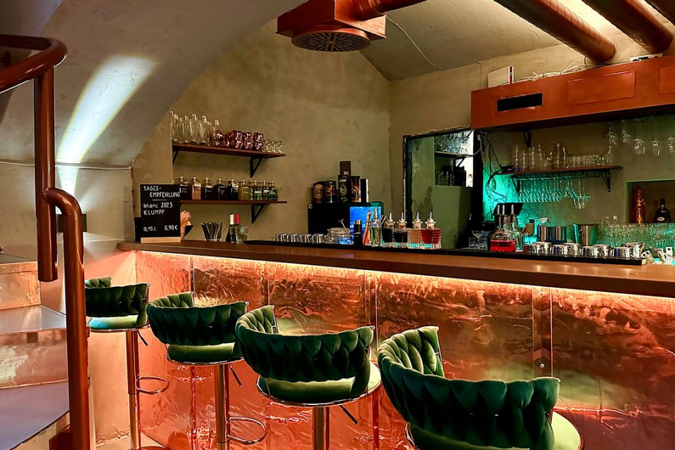 Roots: Gemütliche Bar mit Kulturprogramm